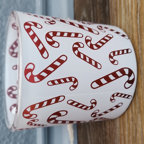 Accents | Nwt Peppermint Swirl Scented Candle Red White Candycanes 14 ...